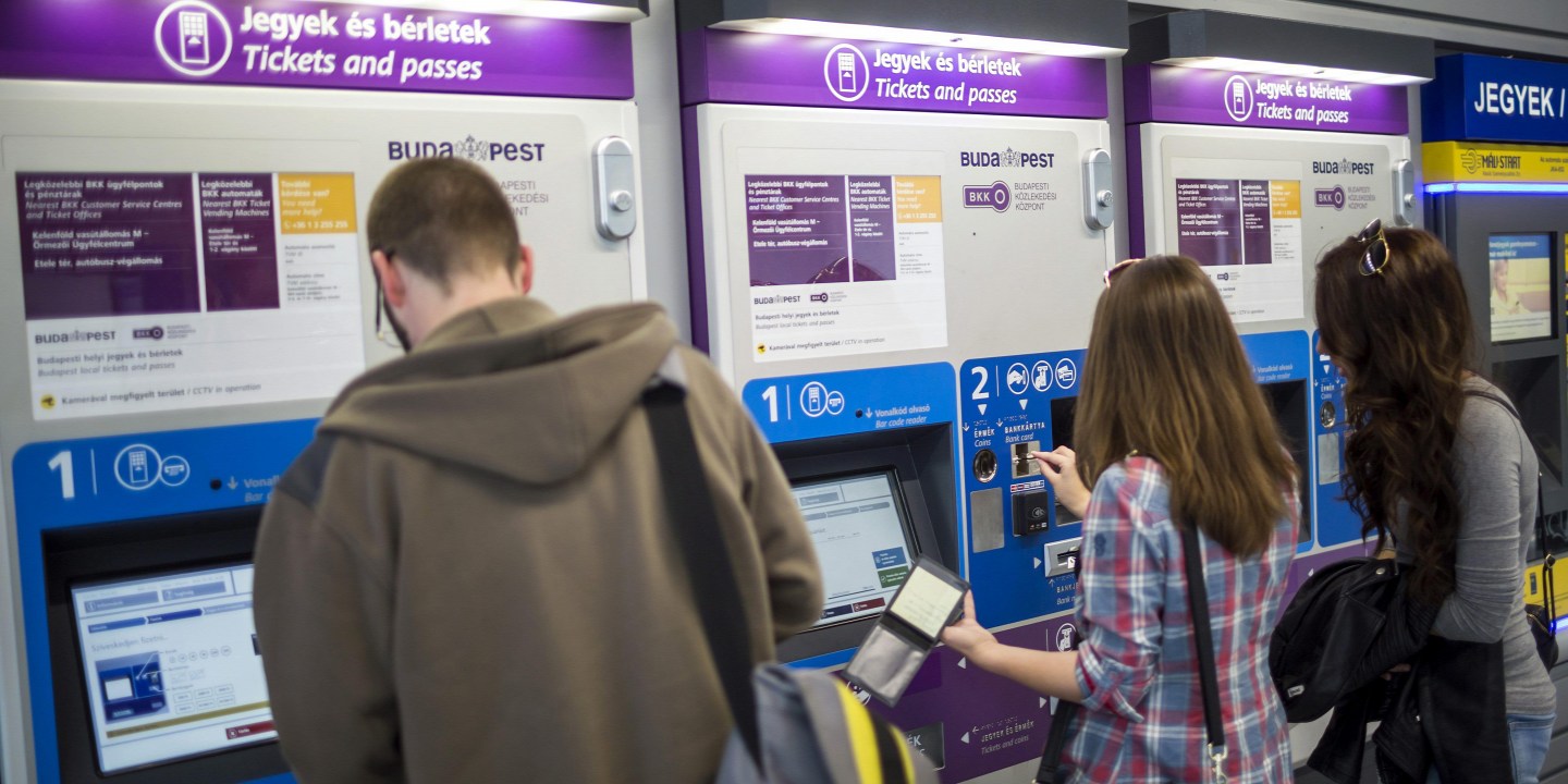 Emeli a jegykiadó automaták számát a MÁV | Újbuda
